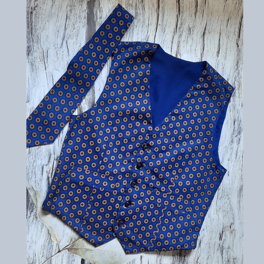 Mens Shweshwe Waistcoat and Tie Set - Moksi