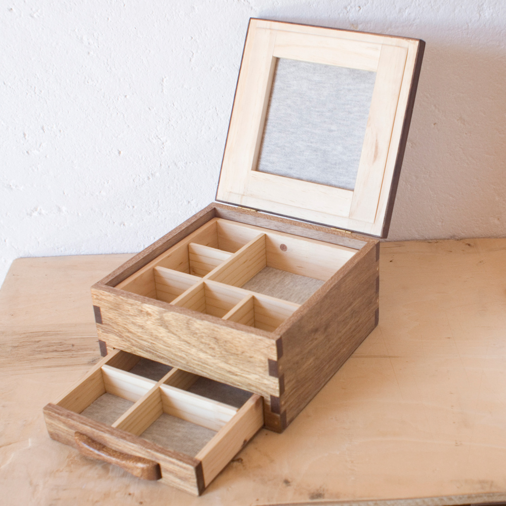 Meranti Trinket Box With Lift Lid - Moksi